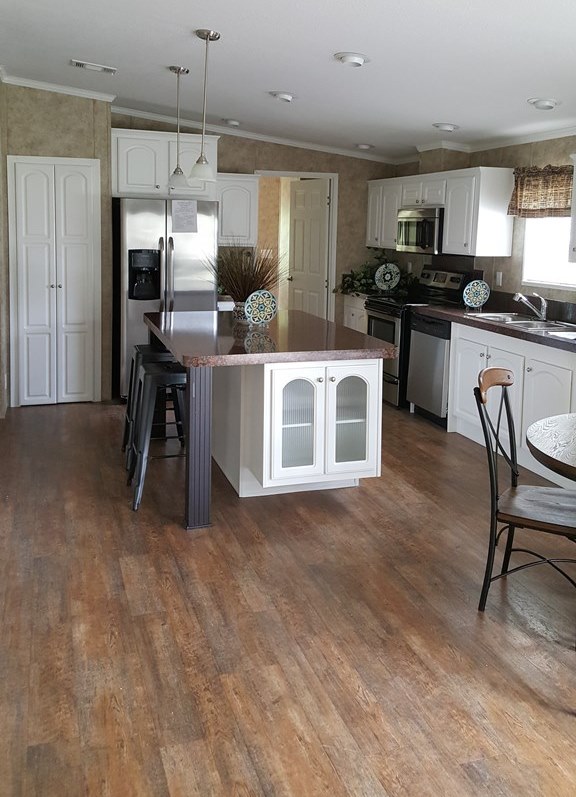 Kingswood Ken and Barbie With Optional Kitchen from